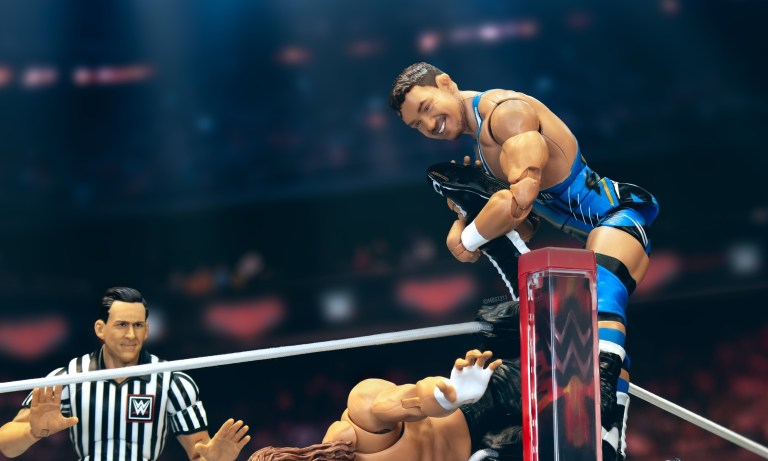 Chad Gable Turns on Sami Zayn in Figure Photography – Wrestling Figure News